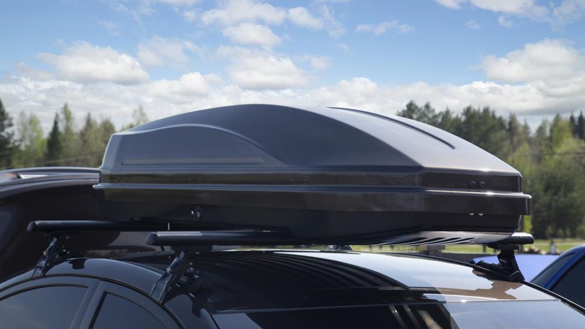 Tips Pasang Roof Box Mobil Agar Aman di Perjalanan - Gadai BPKB