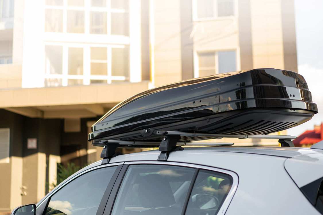 Tips Pasang Roof Box Mobil Agar Aman di Perjalanan - Gadai BPKB